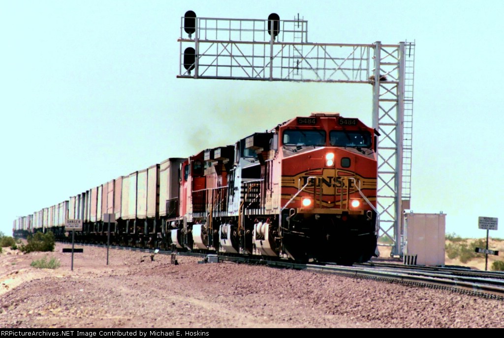 BNSF 5484